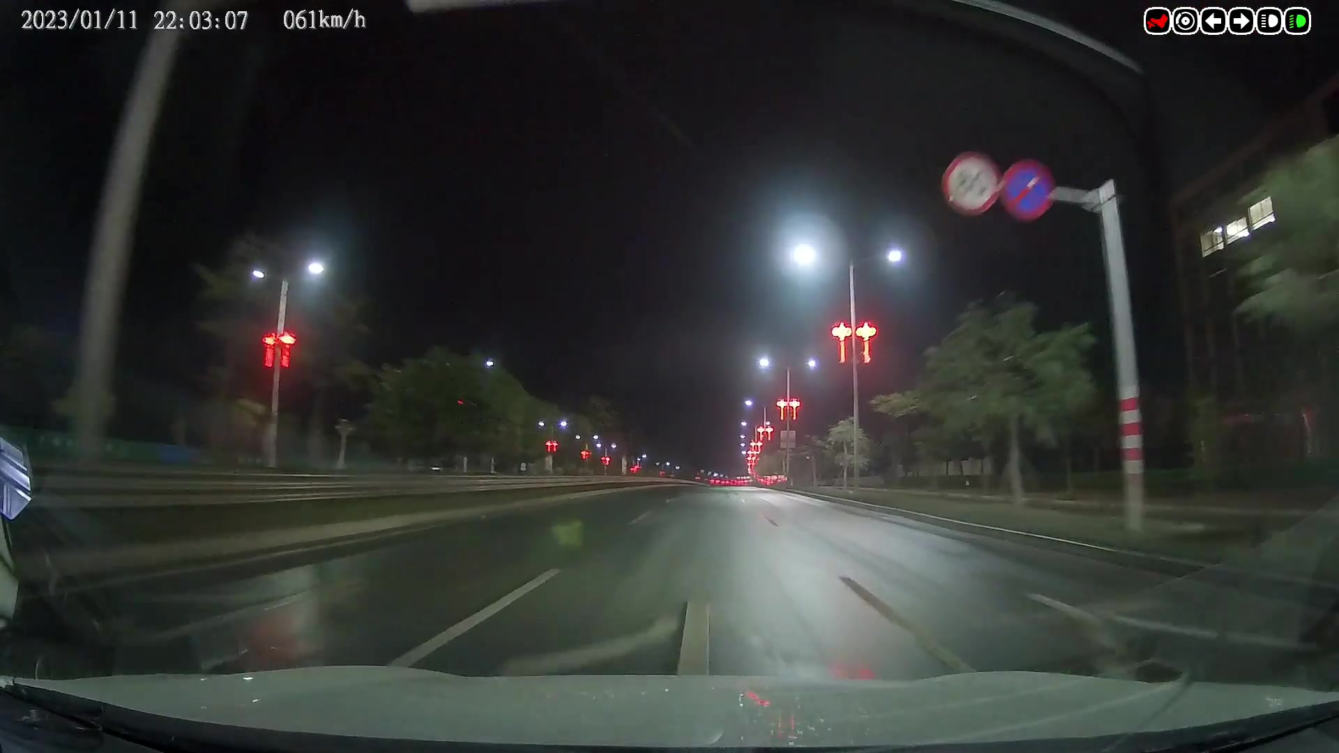 逍客 原装行车记录仪夜晚效果