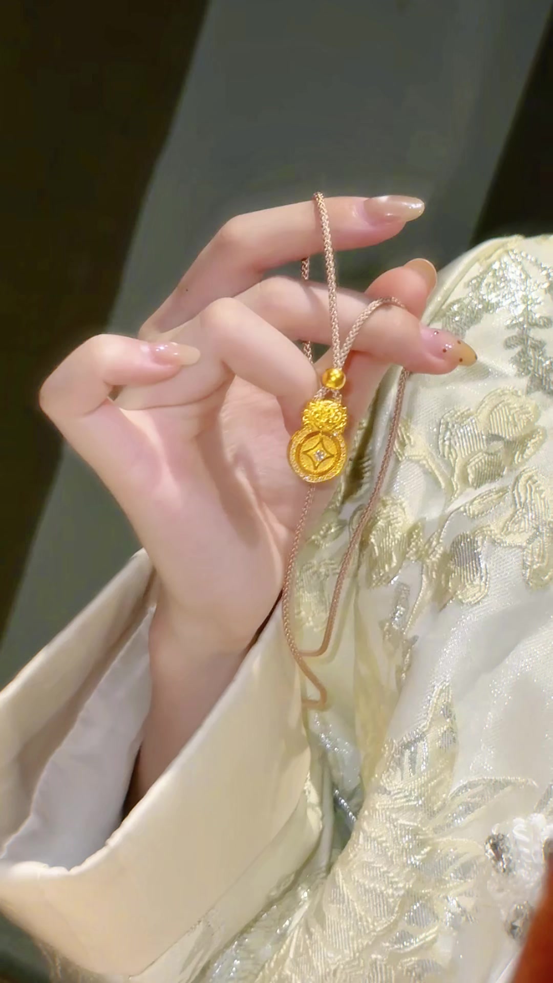 周大生平安泰山系列,泰山联名IP 承岱岳天地灵气,凝华夏平安信仰,化...