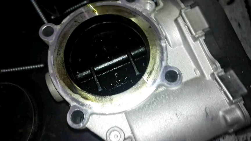 迈腾B7节气门积碳严重,需要清洗