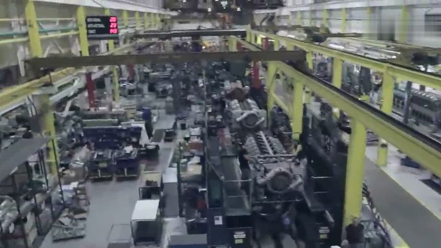 走进通用电气(GE)公司的机车生产车间,差距啊~~