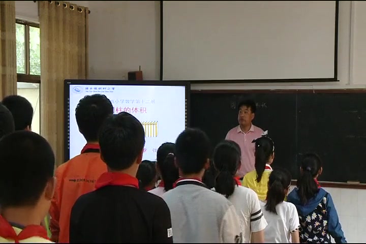 ...小学数学六年级下册《4、圆柱的体积》-张老师优质课公开课教学视频