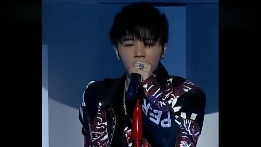 音乐鬼才华晨宇演唱会,这首歌响起现场爆棚,不好听你打我!