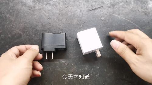 才发现,充电器还隐藏着特殊妙用,检测线路和开关,比万用表好用