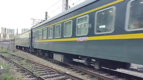 HXD3C拉着K485号火车,快速过工业站,稳稳当当的!