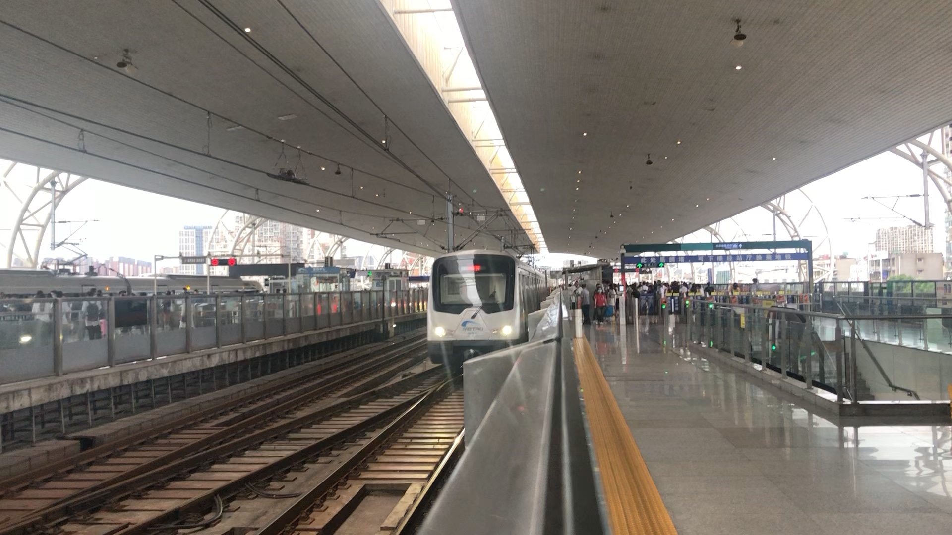 成都地铁2号线犀浦站出站