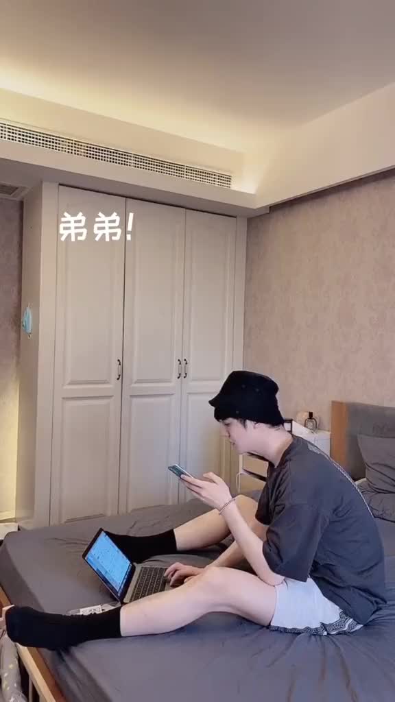 分手后微信里前任的置顶从取消过依你们看我前任还喜欢我吗后来遇