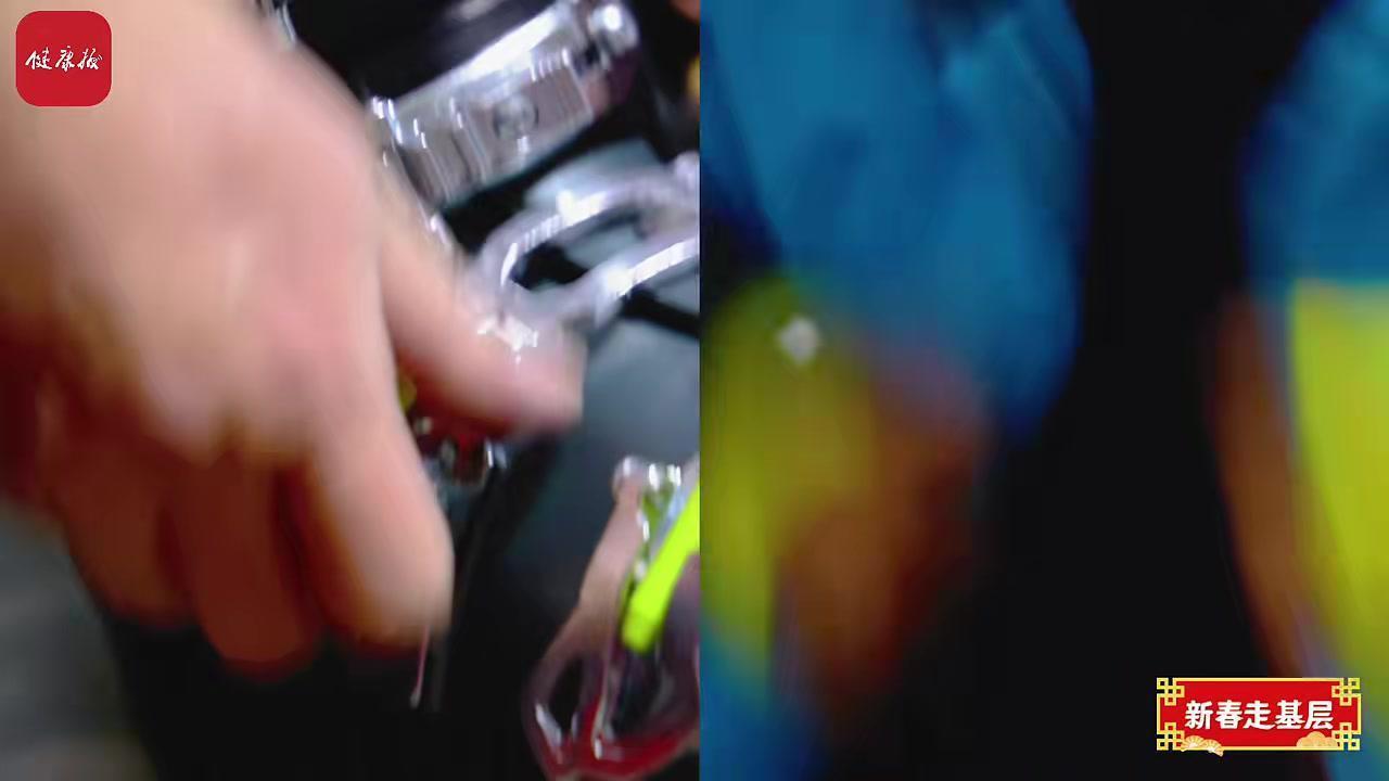 ...迅速对伤情作出评估,给予初步处理,将伤员安全搬运到担架上……按照...