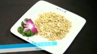 百合跟鸡头米一起烧,吃起来微苦带甜,还有药用价值!