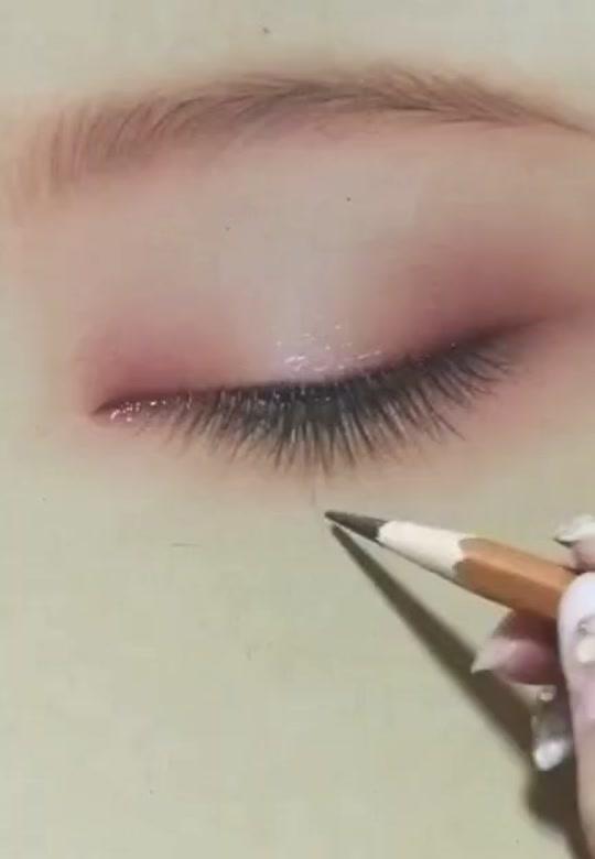 不让你的眼睛 再看见人世的伤心投入风里雨里相依为命用我的痛吻你...