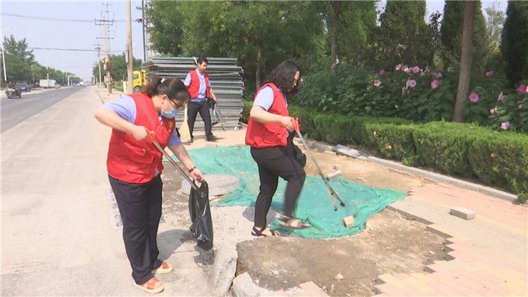 33秒丨滨州滨城:开展城区公共环境卫生集中整治志愿服务活动