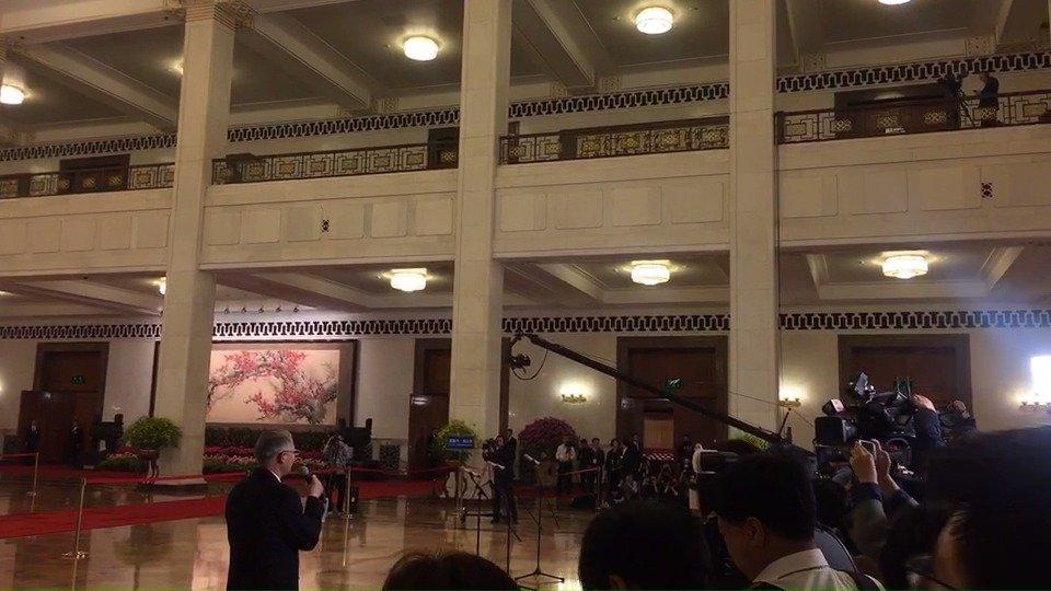 ...人民大会堂中央大厅北侧举行十三届全国人大二次会议第二场“代表...