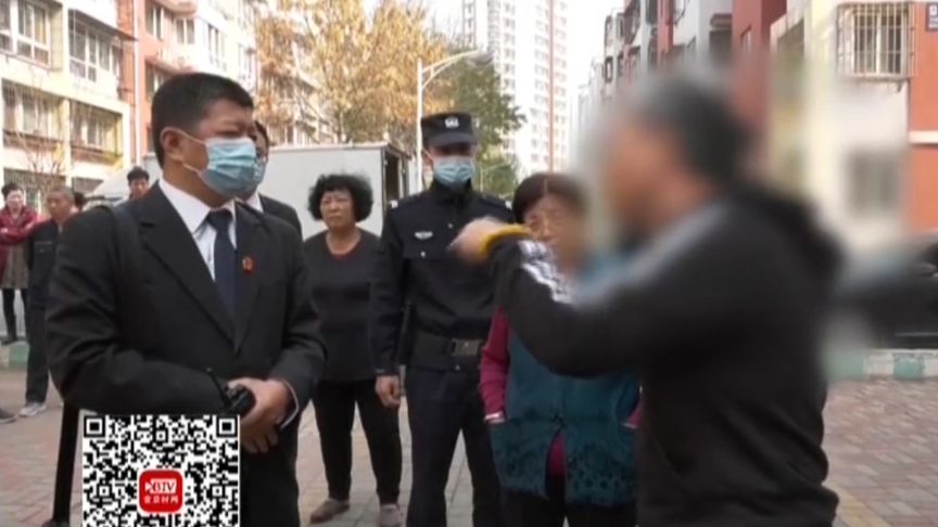 男子拒不腾退法拍房,法官赶赴天津强制执行,家中妻子已崩溃