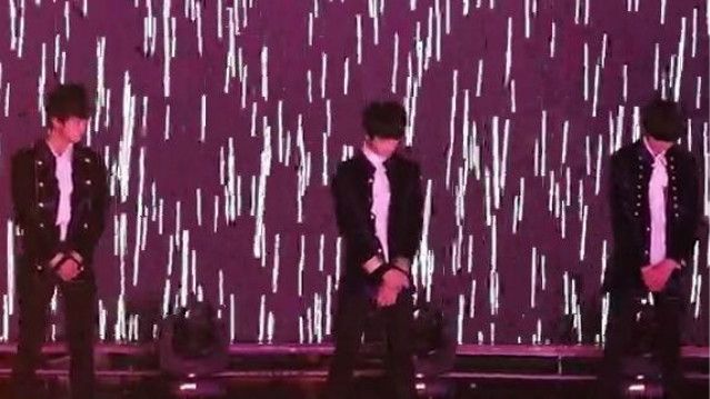 TF家族敖子逸舞蹈串烧,跳的真好,3个小伙子以后长大不得了