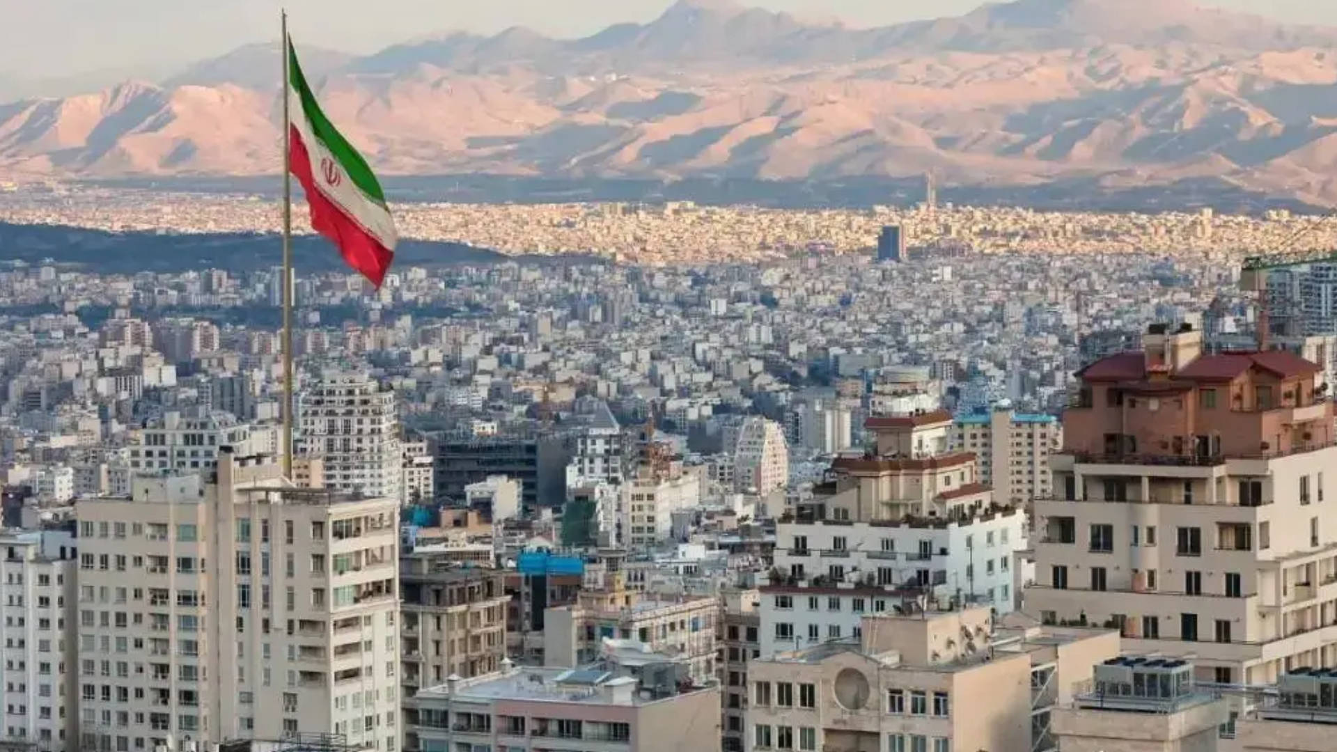 在海外请记住电话12308!3000多中国公民自伊朗撤离