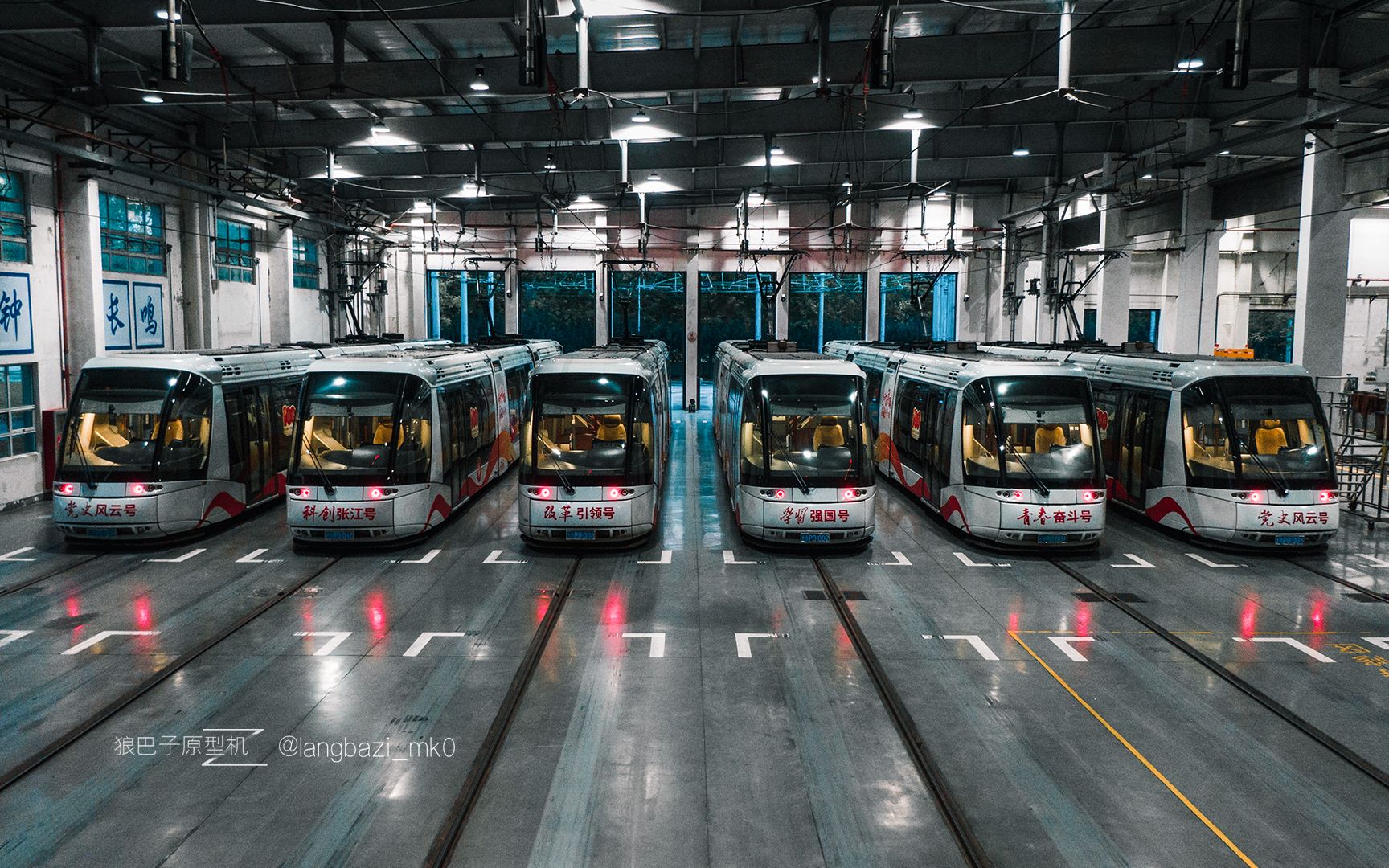 【航拍上海】特别视角·张江有轨电车红色专列