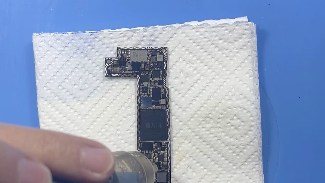 苹果12不开机,充电一晚上不开机