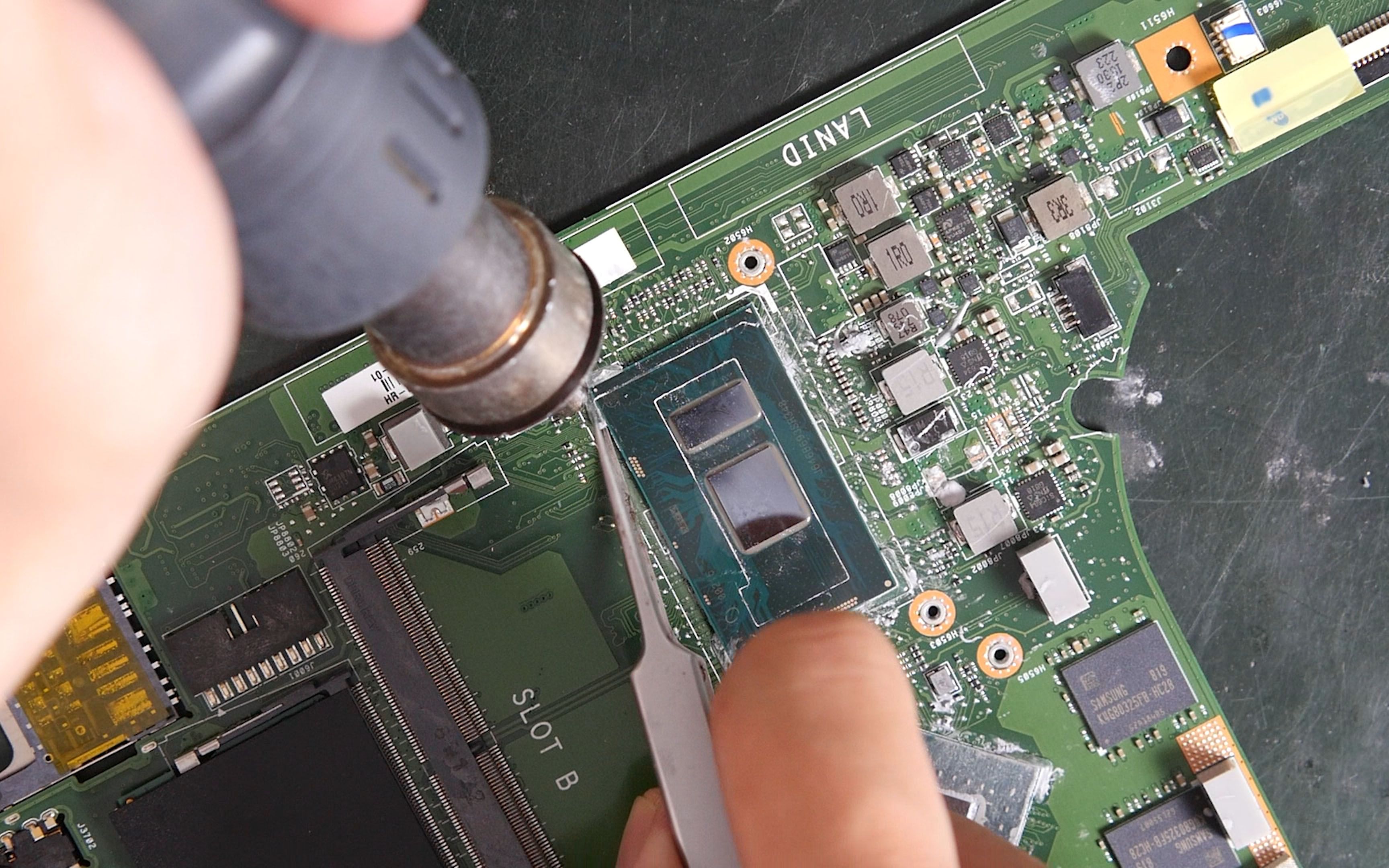 笔记本拆机清灰 造成CPU损坏 这个麦本本到底经历了什么?