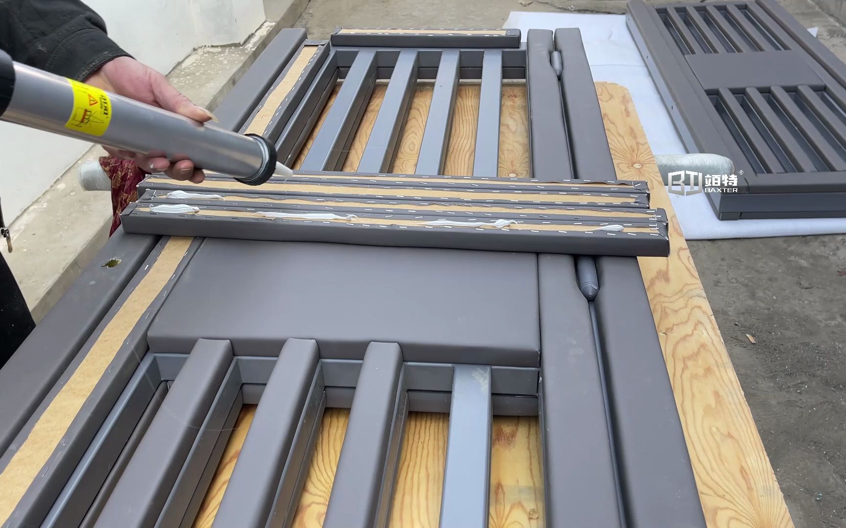 看守所禁闭室软包栅栏门软包视频