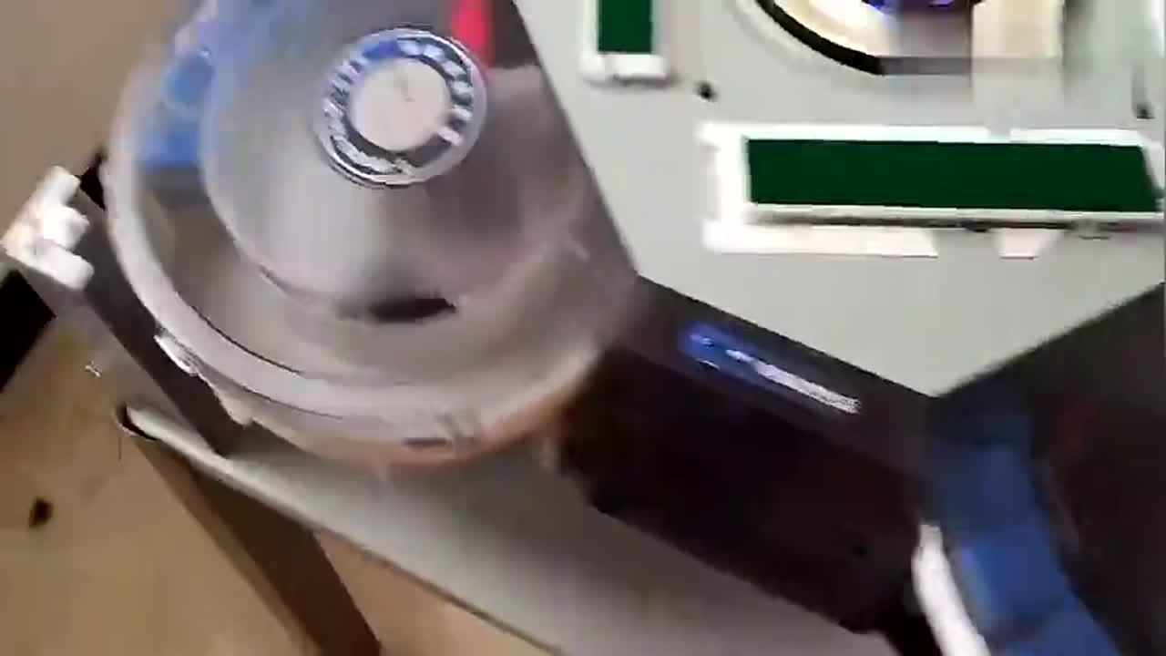 掀开自动麻将机桌面,来看看是怎样自动码牌的