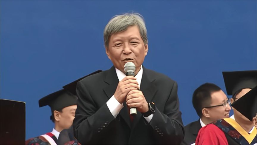 西安交通大学校长王树国与毕业生约定:25年后,我们交大再相聚!