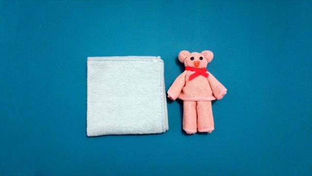 教你用毛巾做个小熊娃娃,简单又可爱,自制.