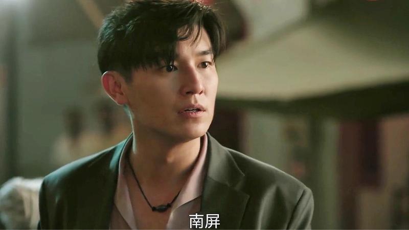 男人打架时被女记者无意中拍下,结果真没想到