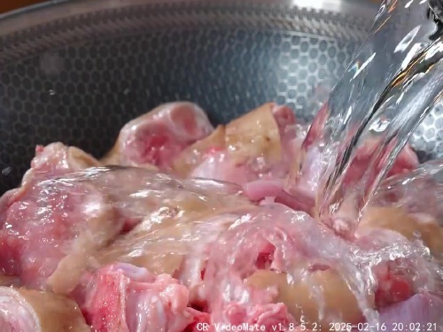 以后猪脚别只知道红烧了,你试试做个酸汤猪脚,真的是太好吃了