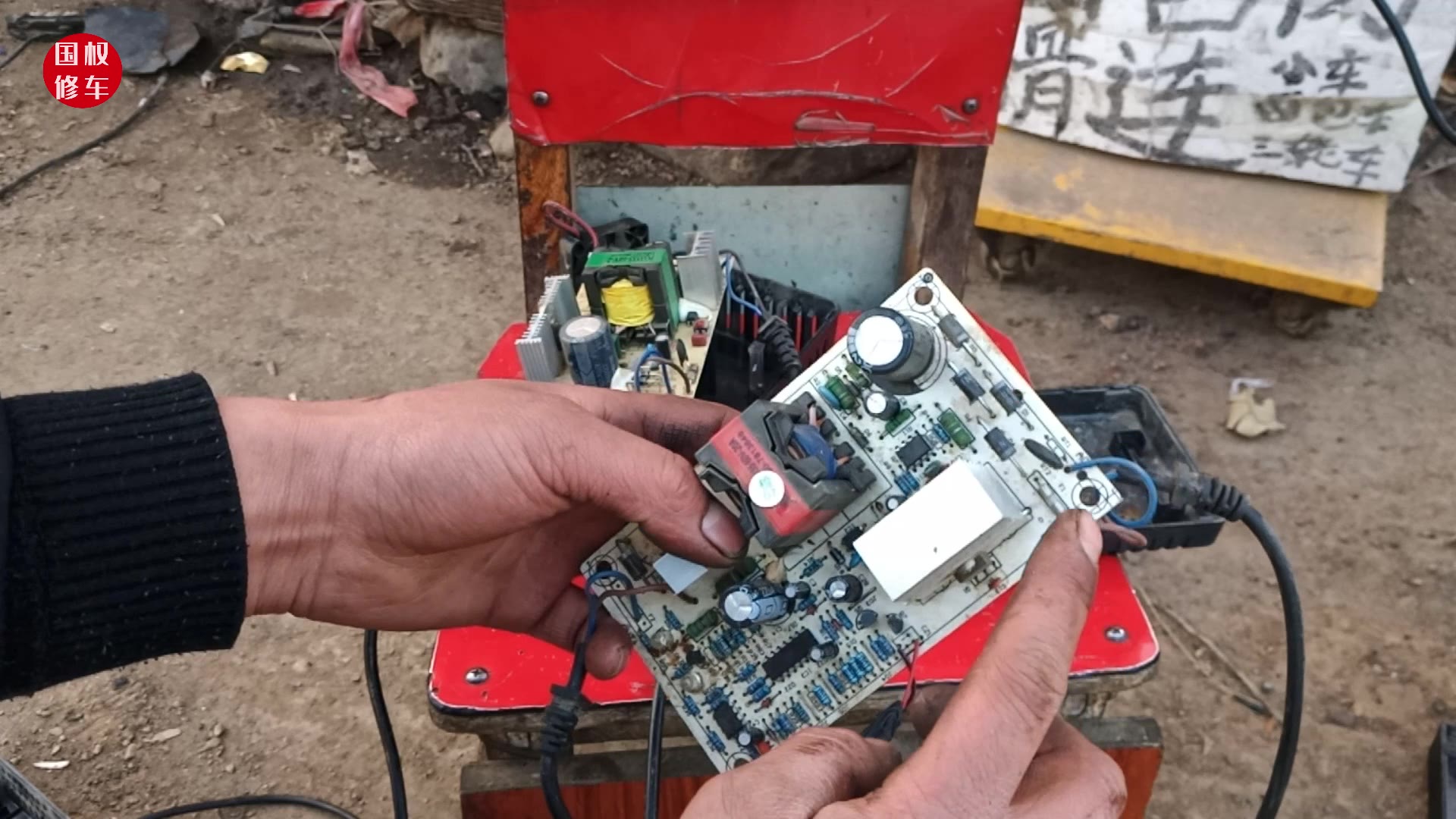 电动车充电着火的原因终于被找到了!10个有9个都是这里引起着火