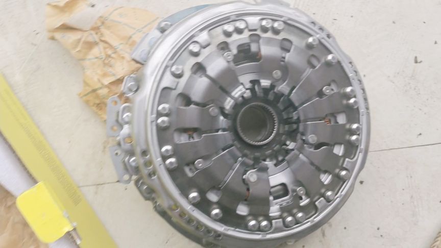 大众七速干式双离合变速箱维修。更换原厂luk离合器套装