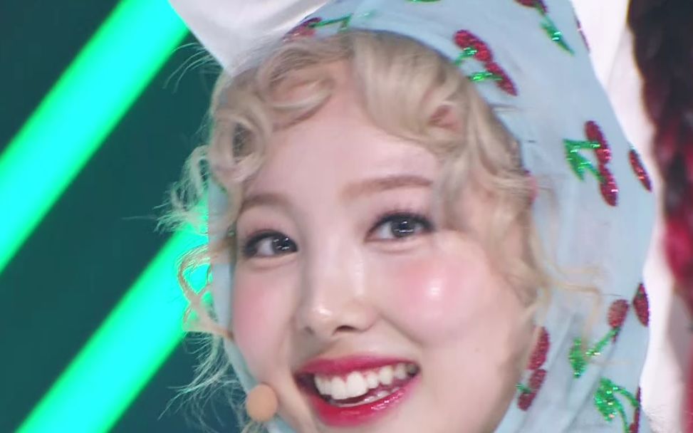 林娜琏Solo出道曲POP 220703打歌舞台