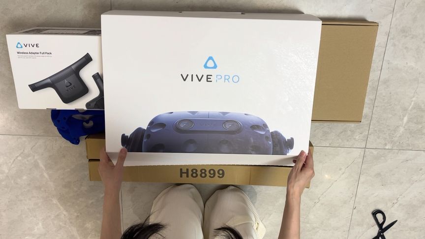 HTC VIVE PRO2.0开箱,无线VR版