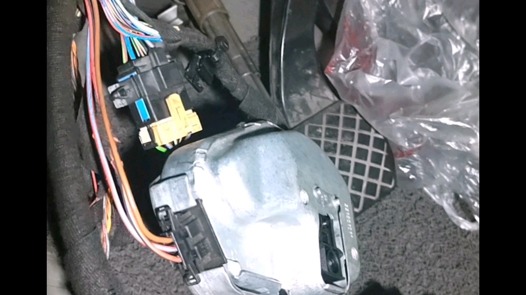 奥迪A6L开双闪,诊断电脑无法连接j518进入及启动许可控制单元,完美...