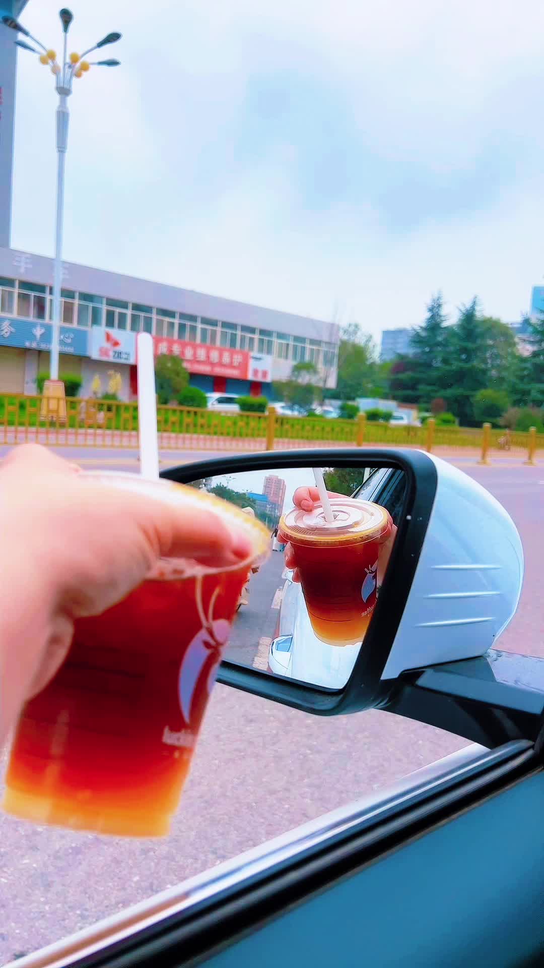 #一杯咖啡的快乐时光 #在路上 #窗外的风景 #幸福生活中的仪式感 ...