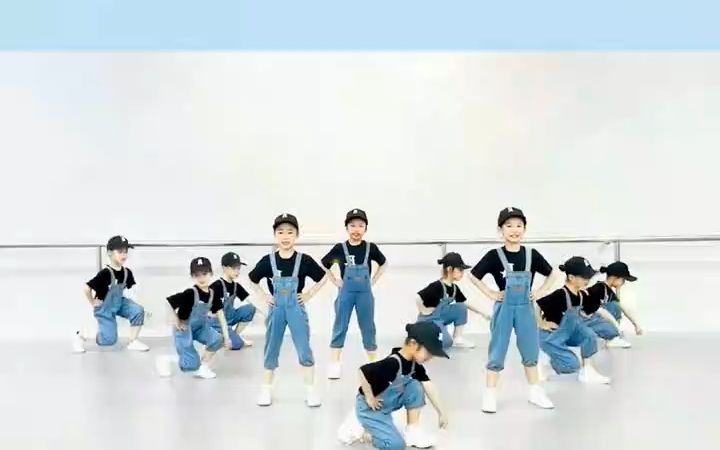 幼儿园小学集体舞《大步走》运动会艺术节早操多人简单完整版,青春...