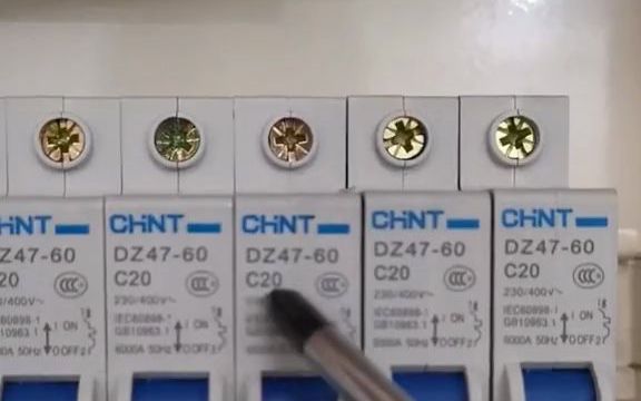 【电工常识】空气开关的字母符号代表着什么意思呢?