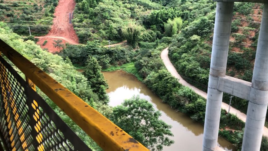 桥梁检测必须得使用的设备“桥检车”,百米高桥不在话下呀!