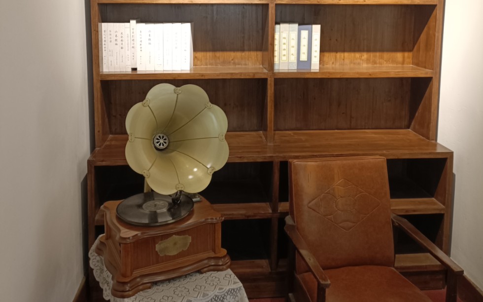 商品是一种二重的东西,即使有用价值和交换价值