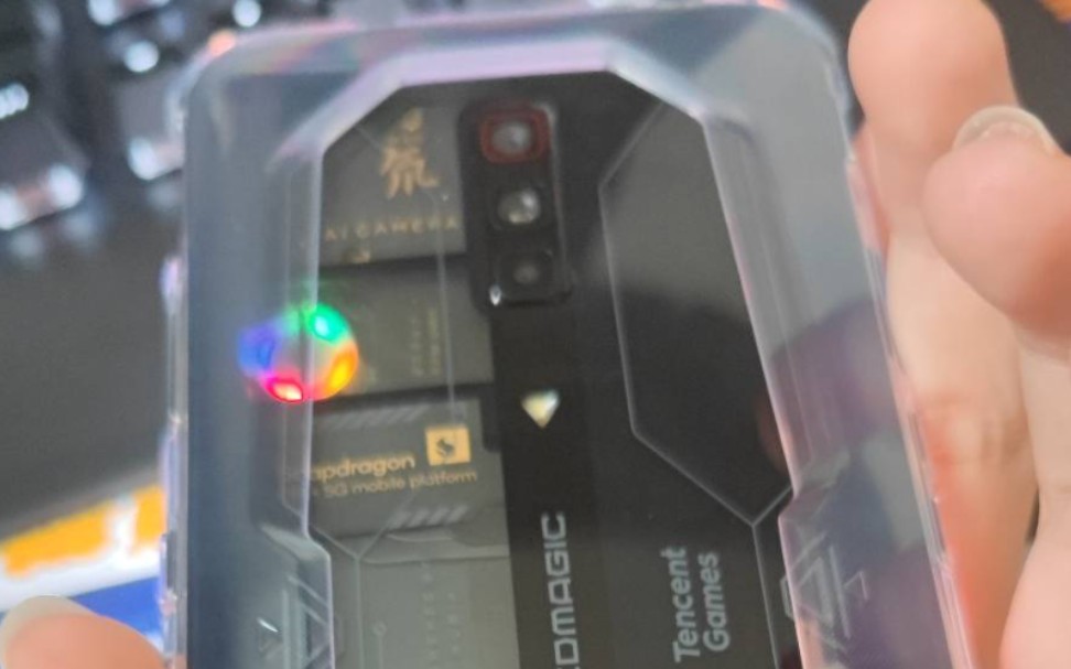 红魔游戏6sPro手机。兴奋小伙拿来测原神! #测评#