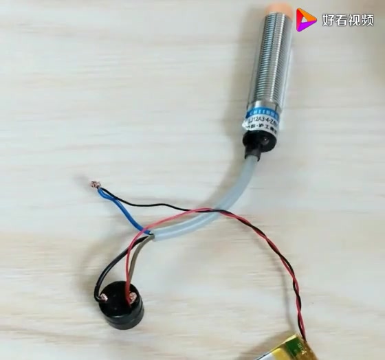 利用接近开关制作一个简易金属探测器,非常好玩!