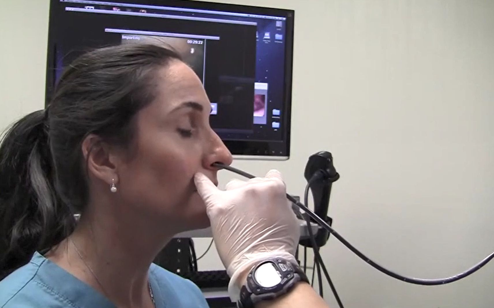 听说做胃镜很恐怖,我要哭了。从鼻腔进入做胃镜检查