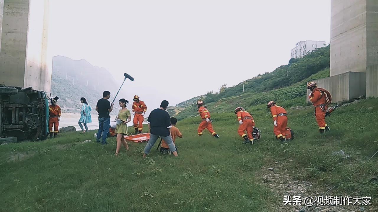 乌江边,与消防工作者一起拍摄宣传片[可爱][可爱][可爱]