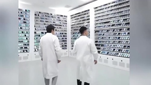 苏神参观小米手机实验室原来耐用测试需要30万个小时!