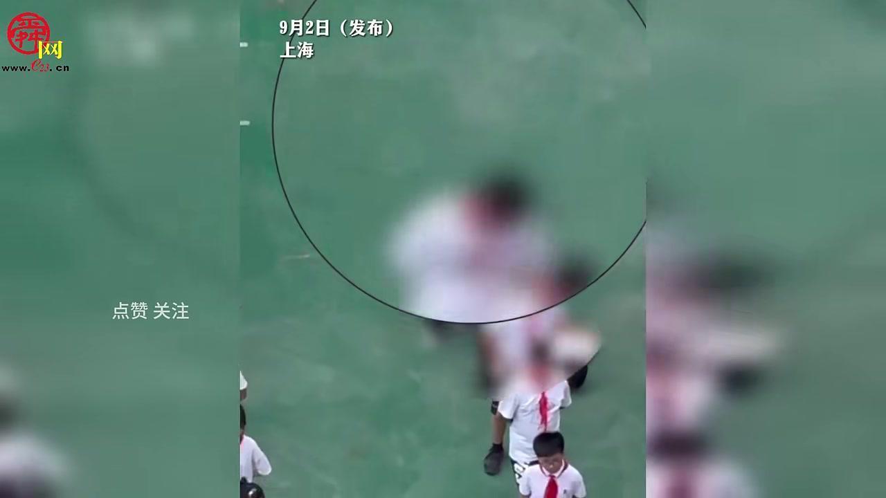 ...通报,一名六年级学生在体锻课因身体不适晕倒,已送医治疗安全到家