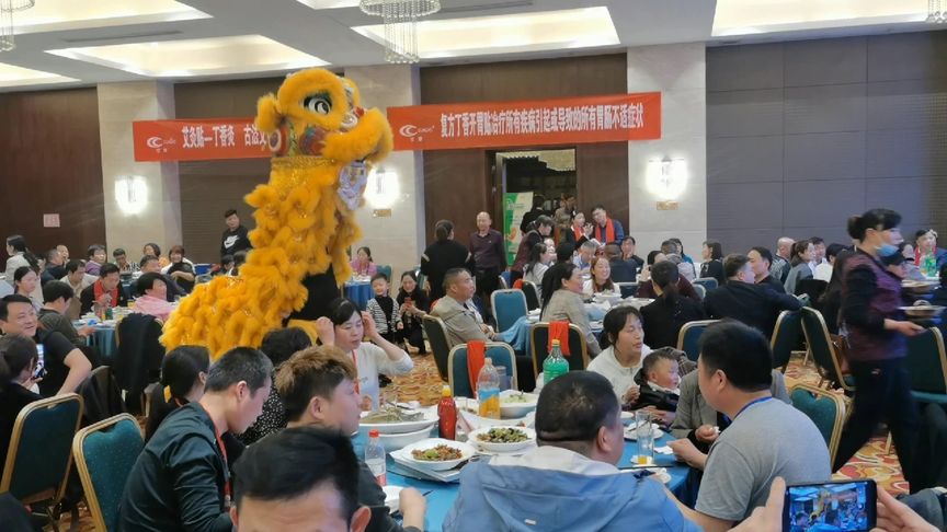 金狮飞舞迎客来!