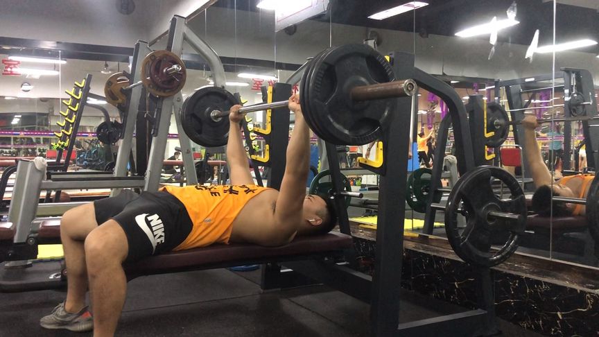 胸部打卡!喜欢健身的朋友加我微信17666136204