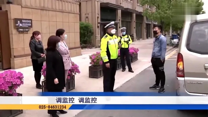 宏琪说交通:五菱和豪车相撞,拐弯不打灯,司机还穿高跟鞋?