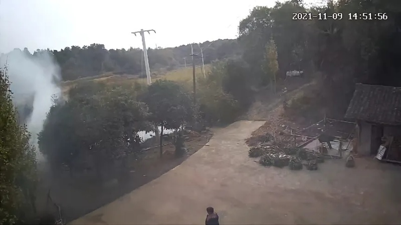 就在刚刚!农家监控拍到恐怖一幕!镜头记下全过程!到底是情况