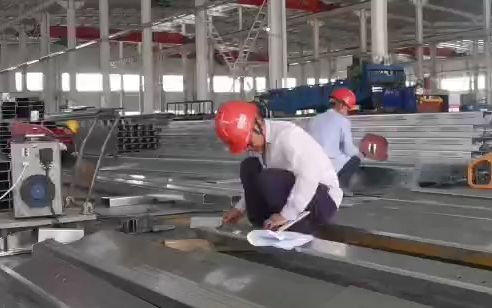 C型钢檩条抱焊加工视频