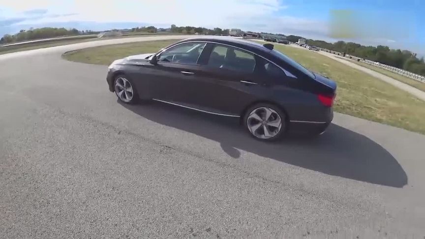 2018款本田雅阁急加速,才知道10档变速箱换档有多平顺