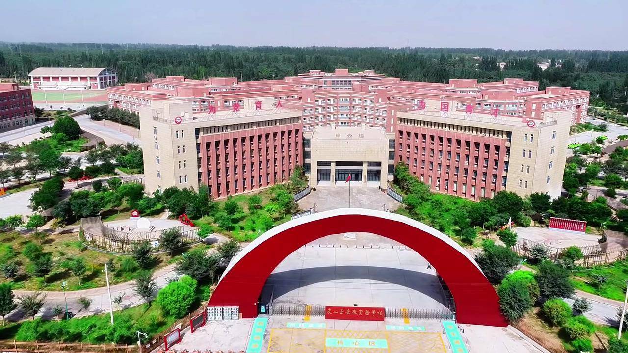 ...教师陈怡:将其他城市的教学理念和方法引进课堂,推动信息化教学模式